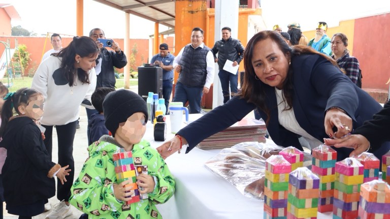ENTREGA JUGUETES, PRESIDENTE MUNICIPAL DE BANDERILLA, EN 26 CENTROS ...
