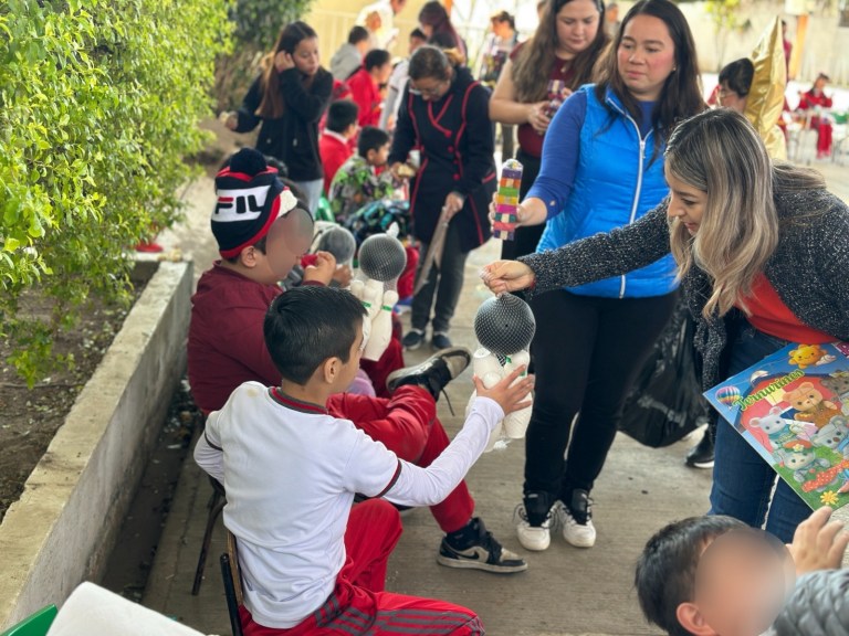 ENTREGA JUGUETES, PRESIDENTE MUNICIPAL DE BANDERILLA, EN 26 CENTROS ...